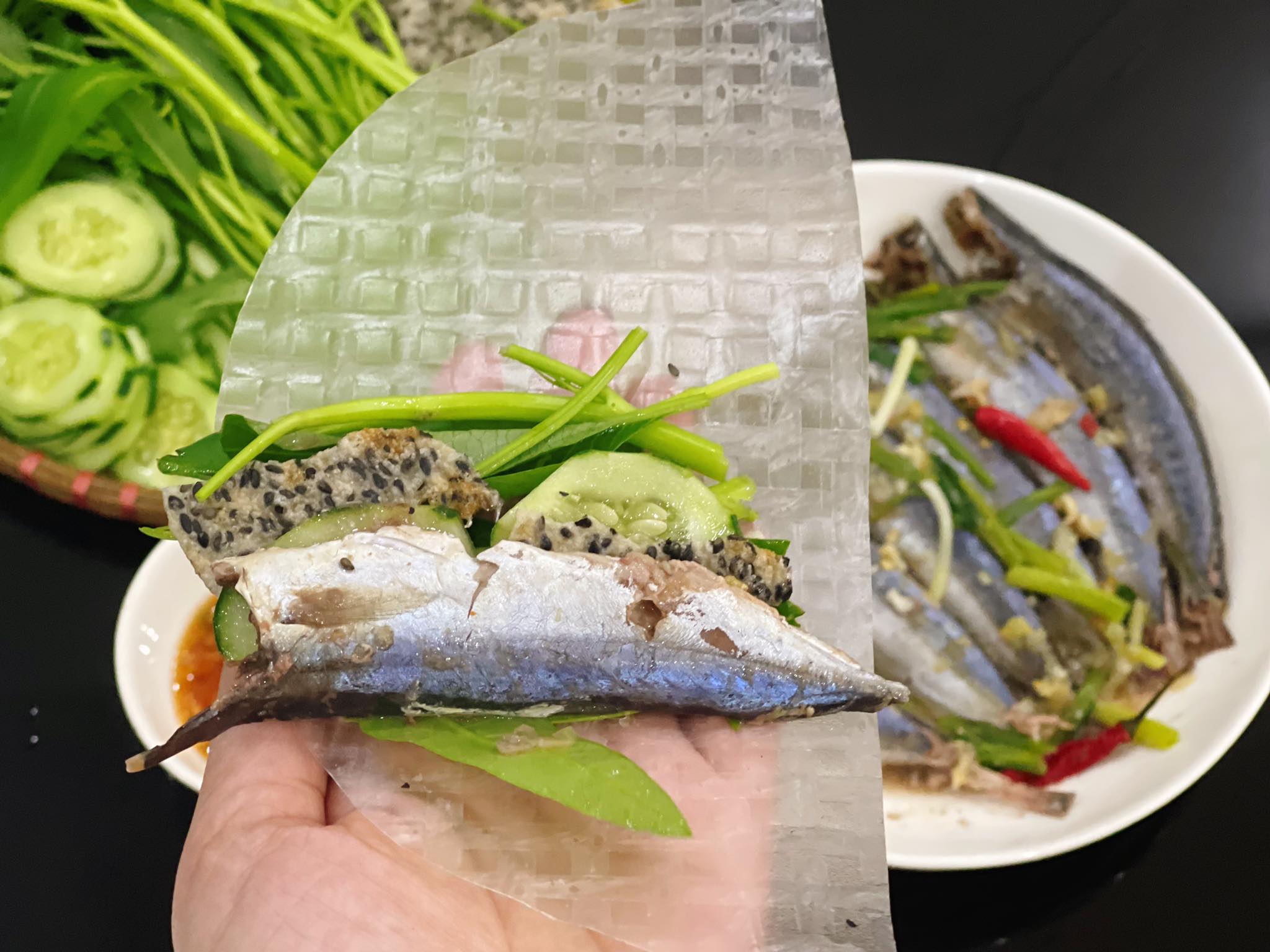 Cách làm món cá nục hấp cuốn bánh tráng